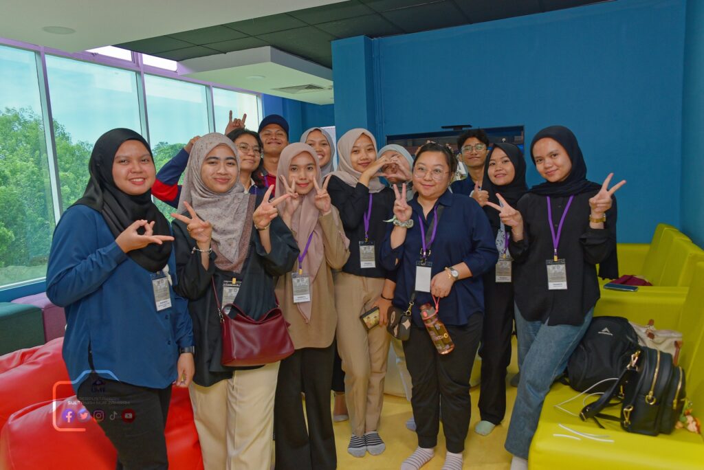 Lawatan Universitas Airlangga (UNAIR), Indonesia Ke Perpustakaan ...